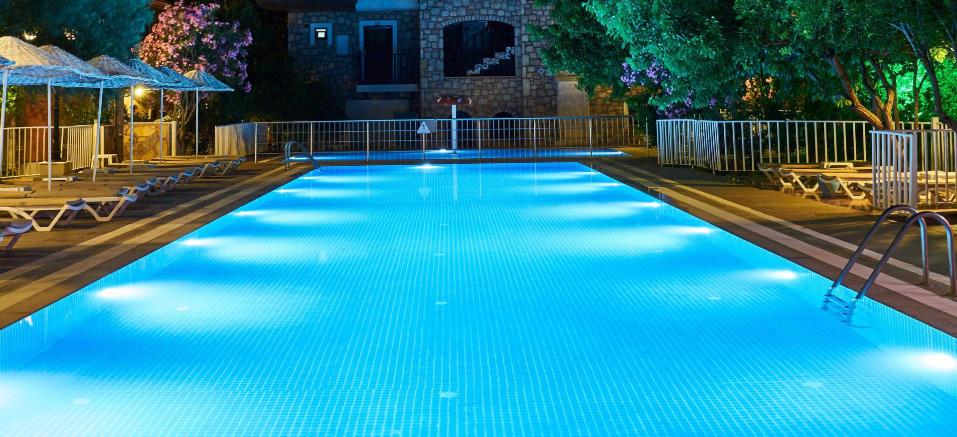 Underwater lights: How to pick the right ones for your needs - Lacelesty